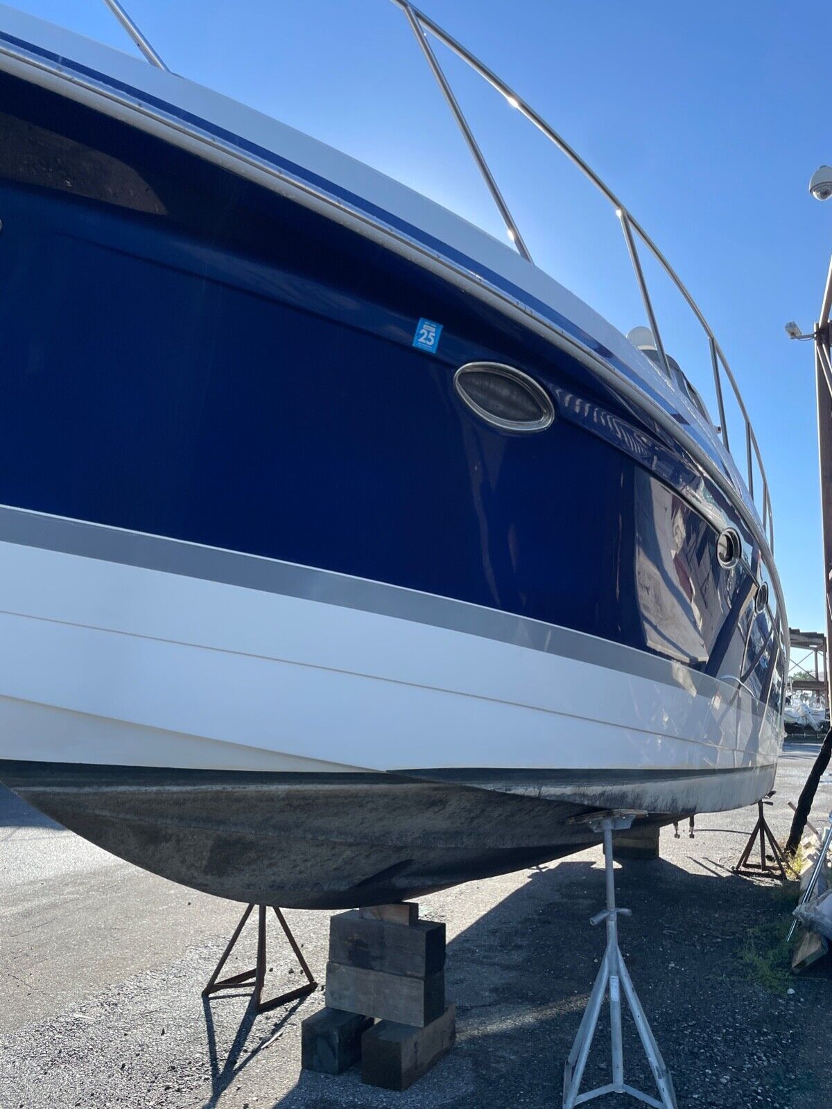 2005 Formula 34′ PC with 496 MAG Mercruiser with Blue/White Hull for sale