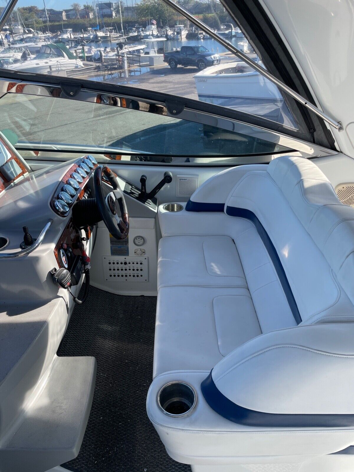 2005 Formula 34′ PC with 496 MAG Mercruiser with Blue/White Hull for sale