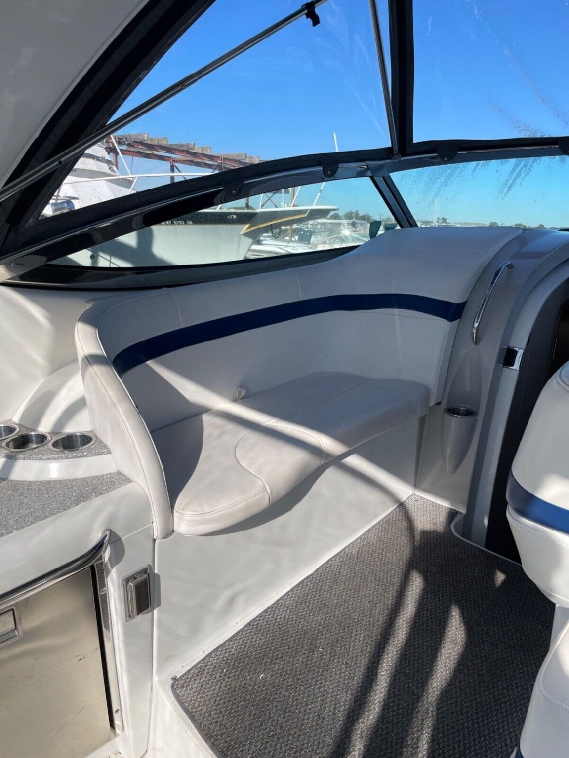 2005 Formula 34′ PC with 496 MAG Mercruiser with Blue/White Hull for sale