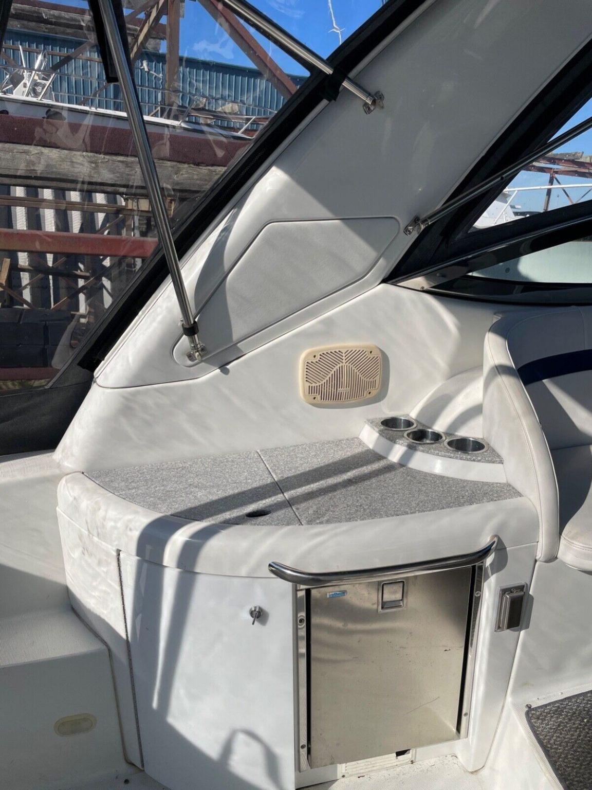 2005 Formula 34′ PC with 496 MAG Mercruiser with Blue/White Hull for sale