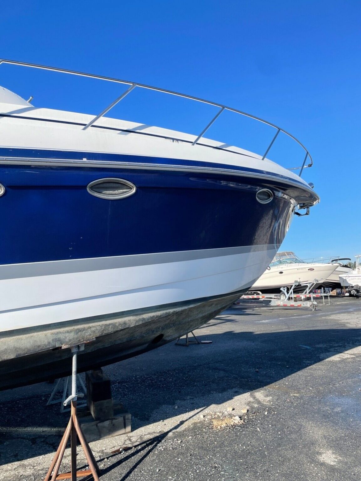 2005 Formula 34′ PC with 496 MAG Mercruiser with Blue/White Hull for sale