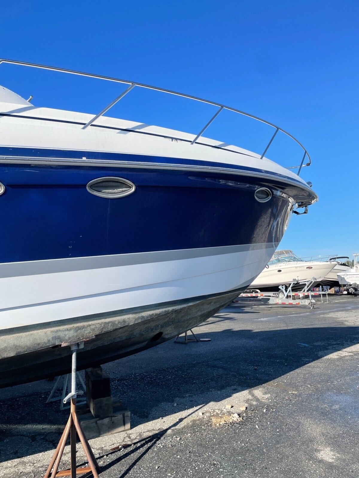 2005 Formula 34′ PC with 496 MAG Mercruiser with Blue/White Hull for sale