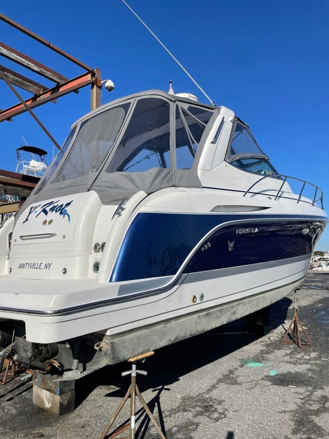 2005 Formula 34′ PC with 496 MAG Mercruiser with Blue/White Hull for sale