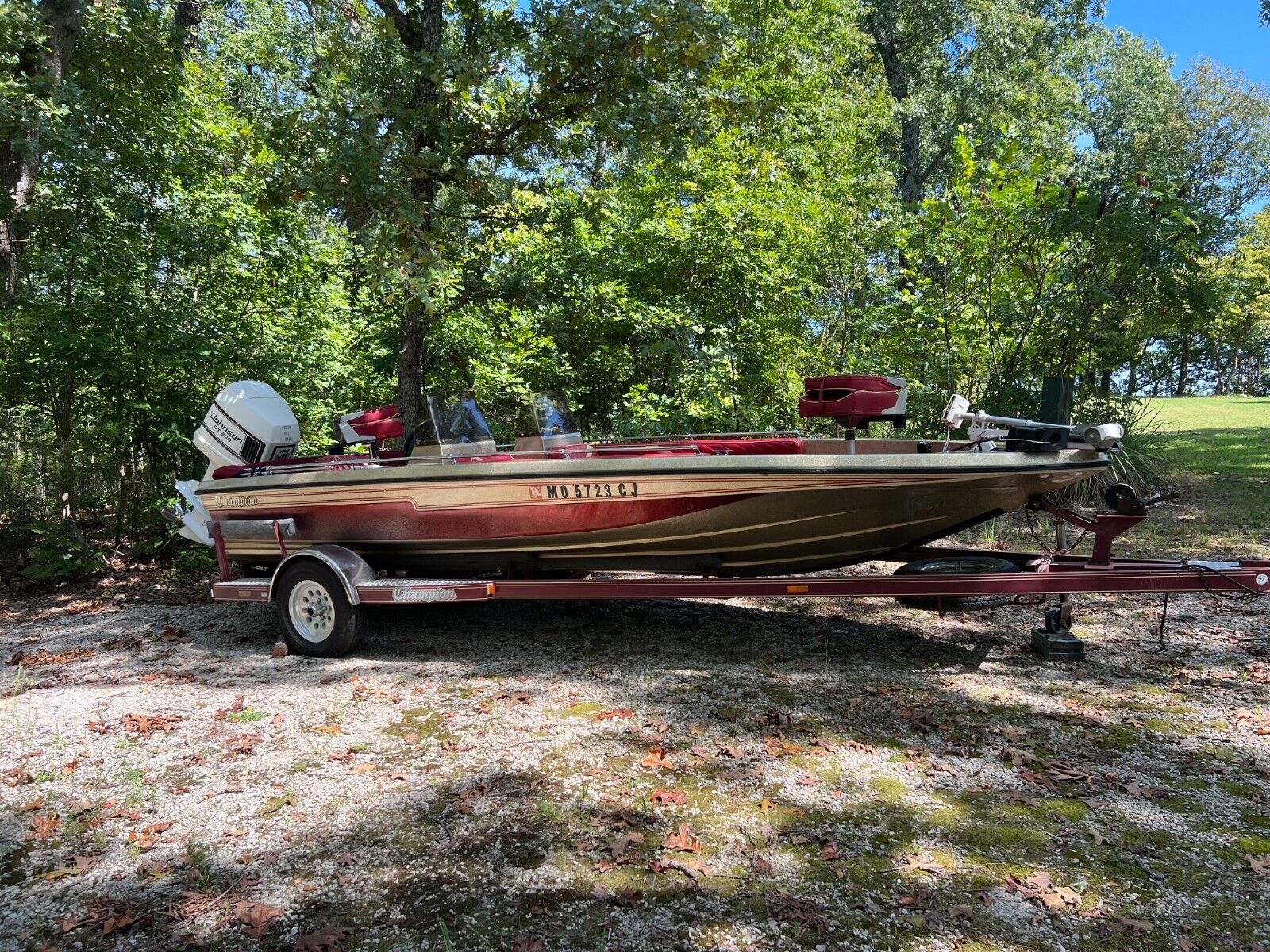 1988 Champion Fish&ski 20’1″ Boat & Trailer – Missouri for sale